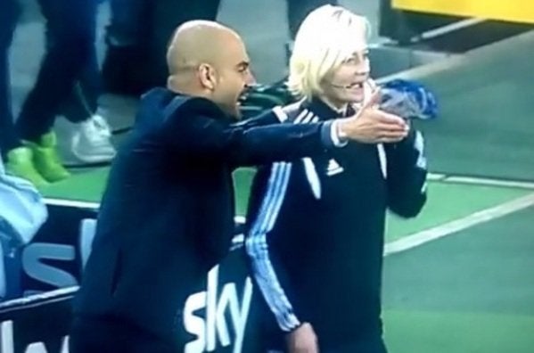 Guardiola y su vídeo con el cuarto arbitro