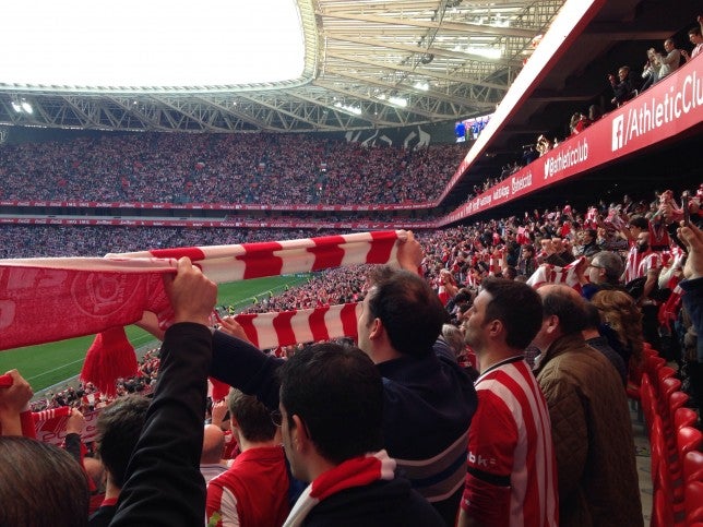 Tebas, los cataplines y el himno